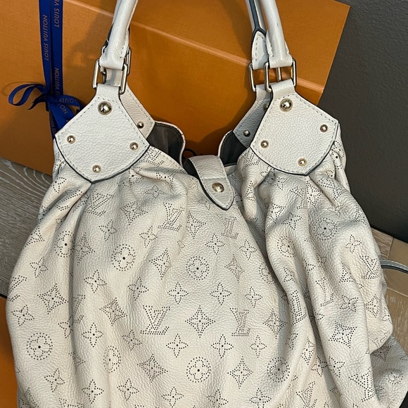 Louis Vuitton | Bags | Louis Vuitton Cream Shoulder Bag With Slouchy ...